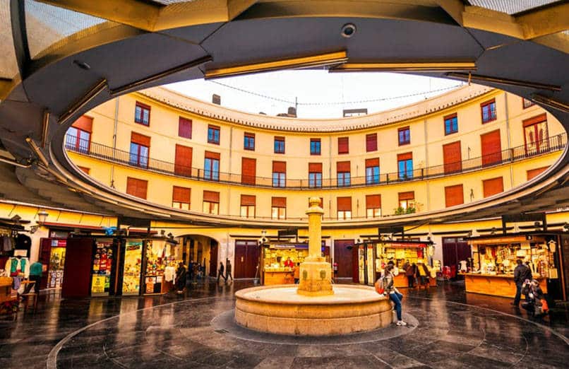 A Timeless Masterpiece: Explore Valencia's Round Square Monuments