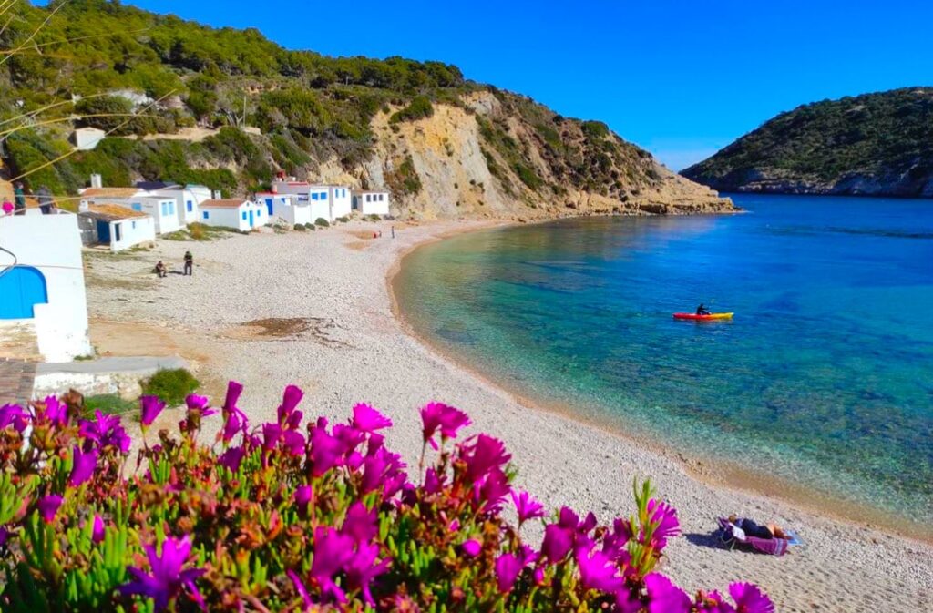 Descubre el mágico encanto de Cala Barraca en Xàbia - Una joya oculta ...