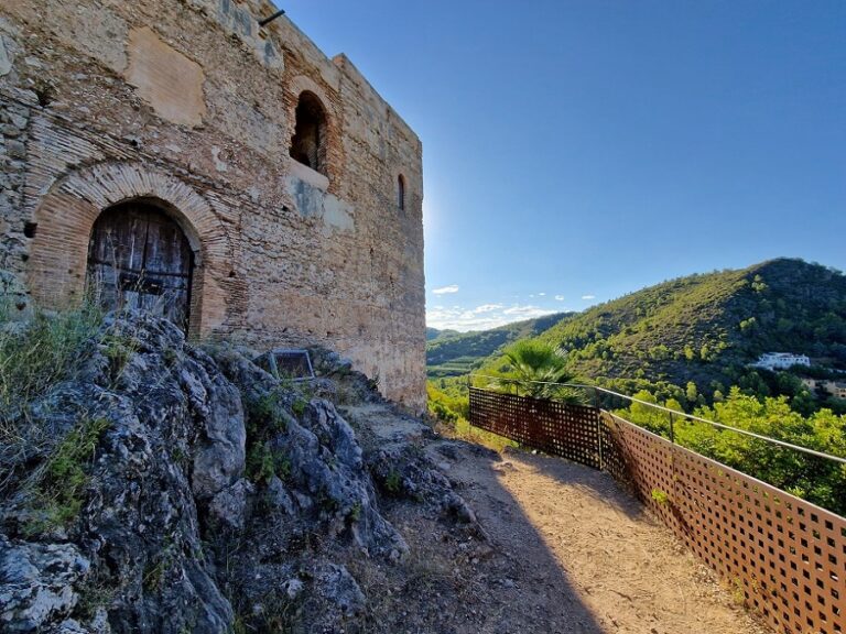 El Castillo de Forna: Explora la majestuosidad gótica de Valencia desde ...