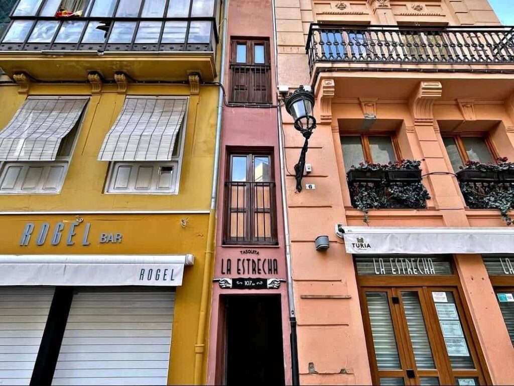 Descubre la estrecha Fachada Valenciana, tesoro que bate récords