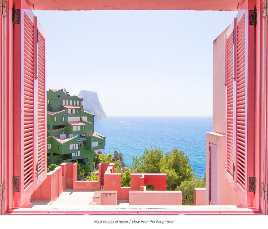 Descubre la increíble arquitectura de La Muralla Roja de Calpe