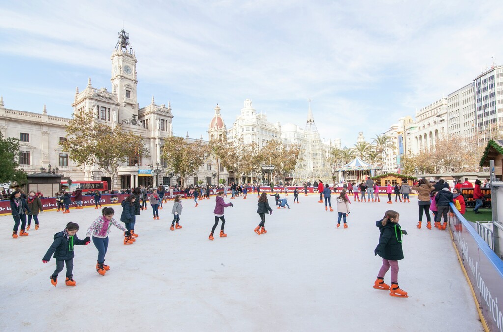 Fun on ice and much more in the center of Valencia! - Experiences Valencia