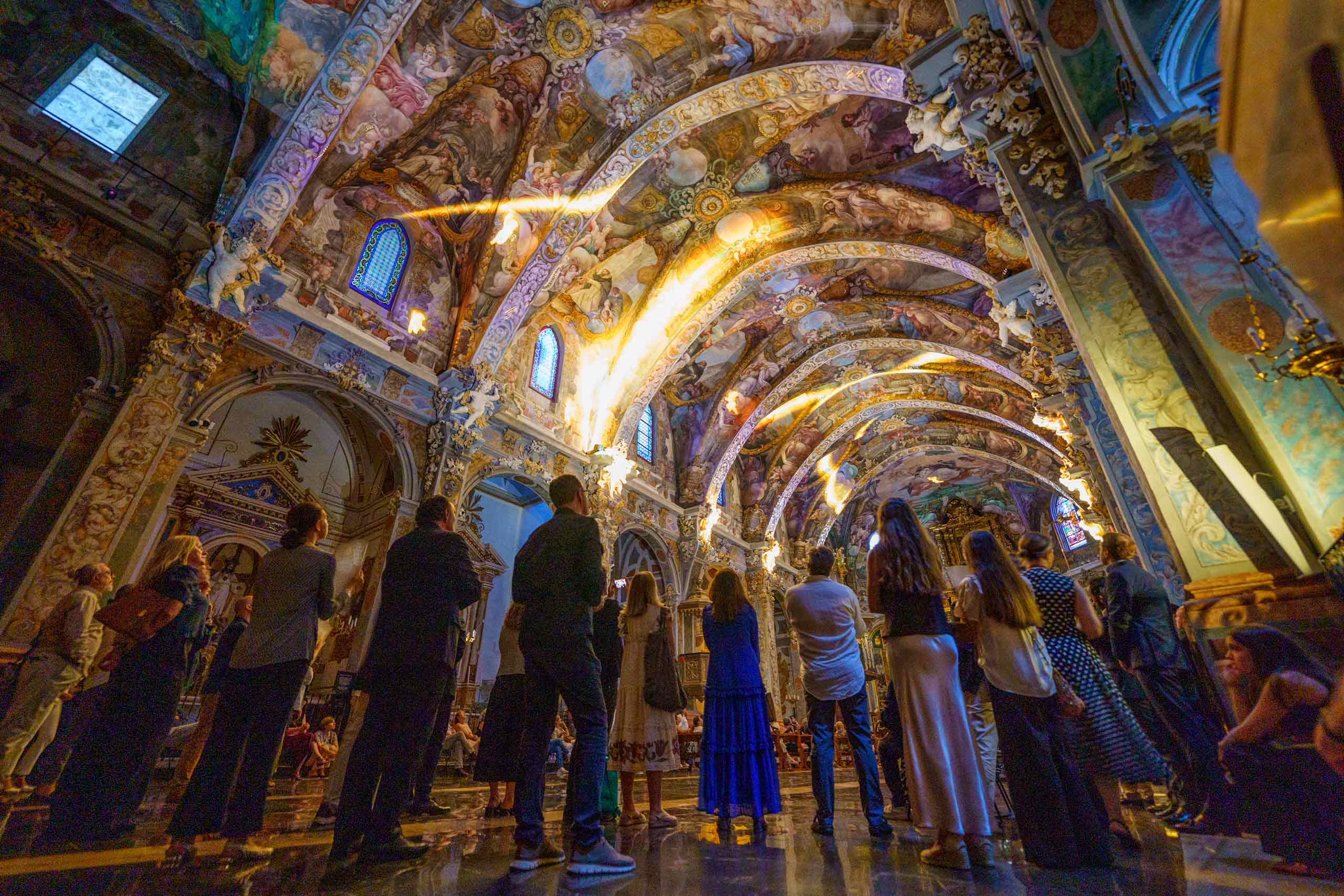 La Luz de San Nicolás – Experiencia inmersiva en València - Experiences ...